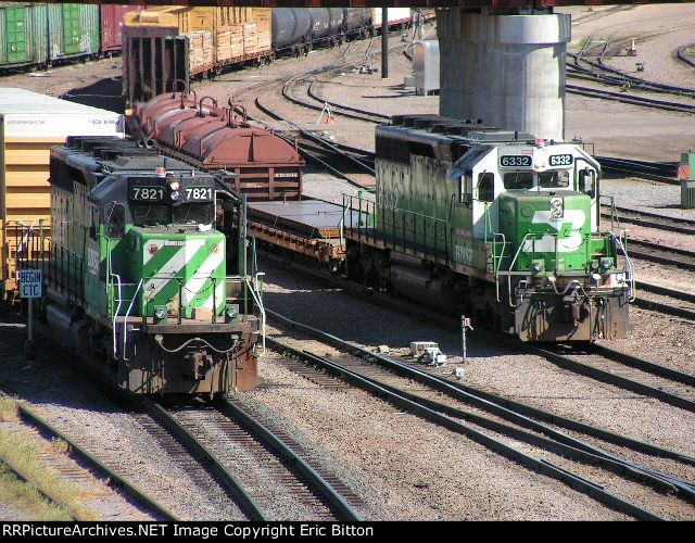 Former BN SD40 - 2s meets